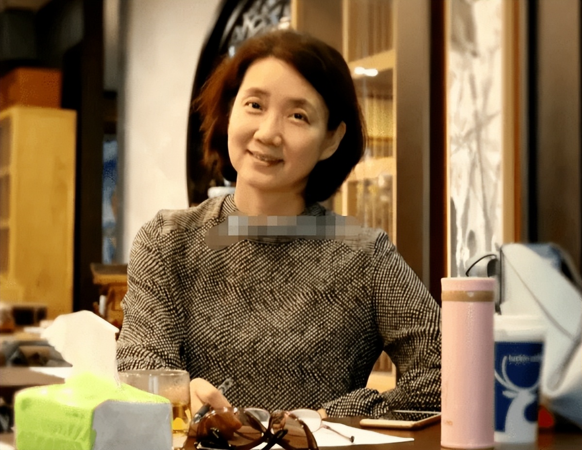 Makeup and plain makeup: the comparison of Li Ruiying and Li Xiuping's ...