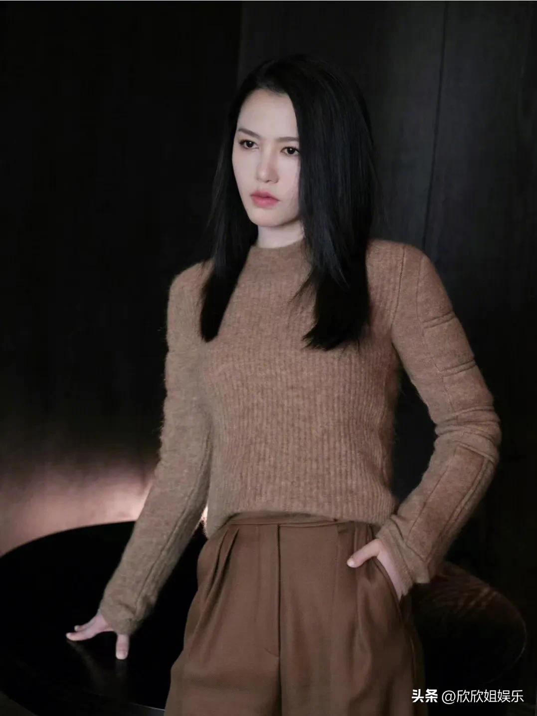 Female star Tan Weiwei - iNEWS