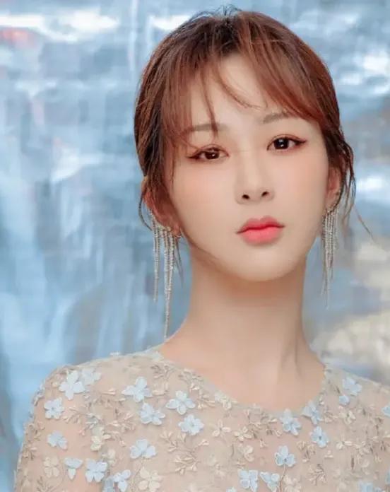 Eat melon Zhao Liying Xiao Zhan Yang Zi Liu Yifei Zhu Yilong - iMedia