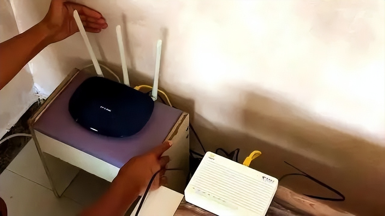 remember! Do not put the router in these three positions, otherwise the ...