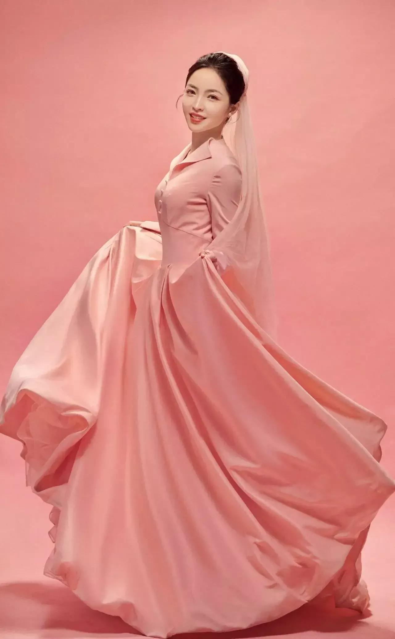 The most beautiful billiard female referee Wang Zhongyao - iNEWS