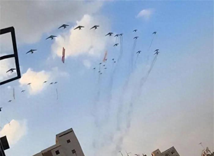 The most tragic scene! 1,500 Palestinian paraglider soldiers infiltrate ...