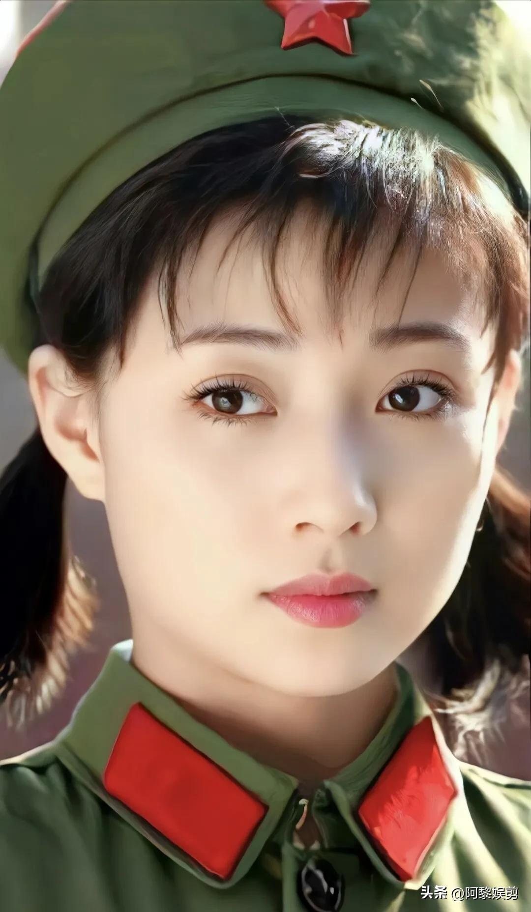 The actress in military uniform is valiant, handsome and handsome - iNEWS