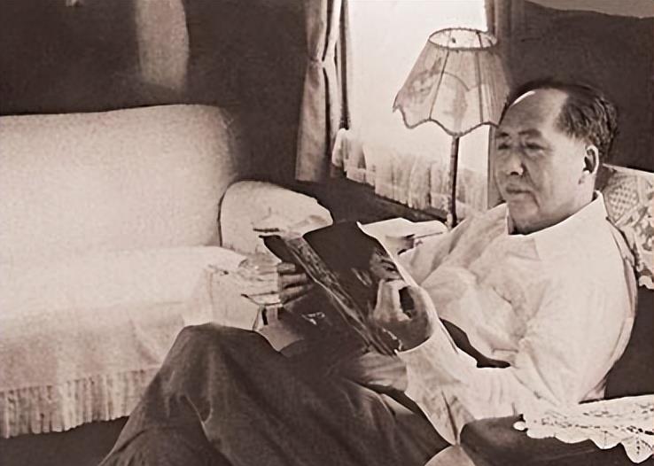 In 1977, when Li Min returned to Shaoshan and met her cousin, she burst ...