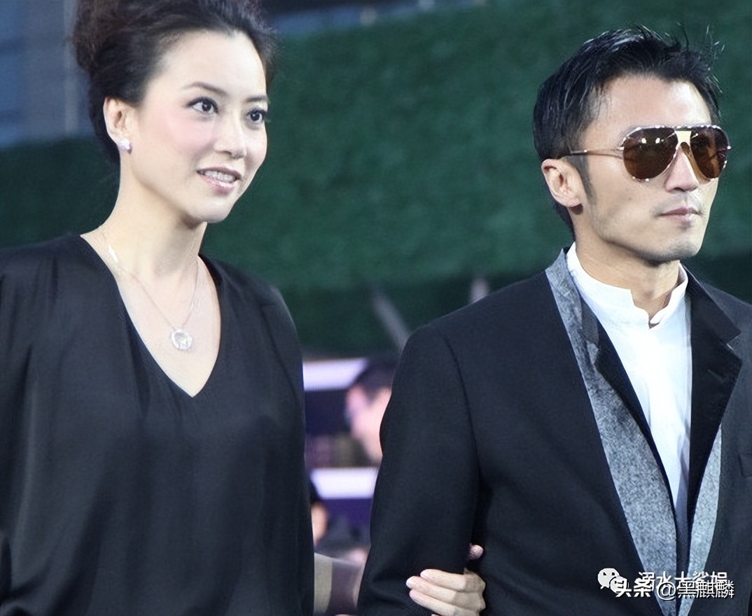 Standing behind Nicholas Tse for 20 years, after being pregnant, he was ...