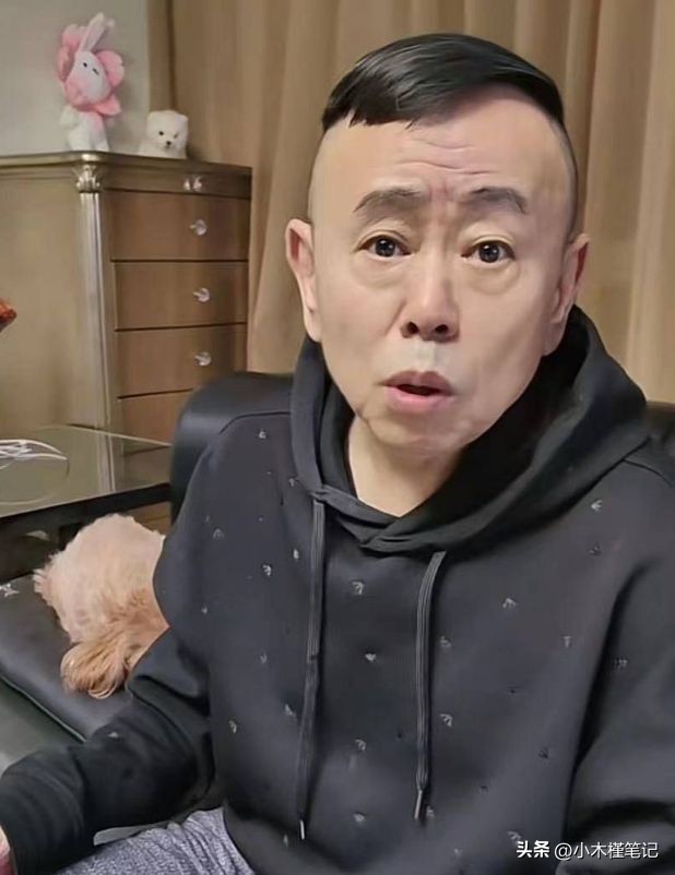 65-year-old Pan Changjiang danced the Dai dance, his movements were exaggerated and his eyes ...