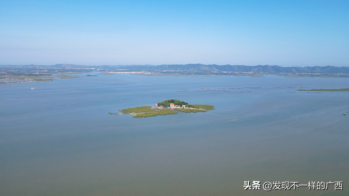 The most beautiful island in the waters of Tieshan Port in the Beihai ...