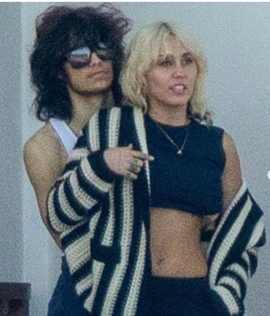 Has been secretly dating for a year!Miley Cyrus and new boyfriend's ...