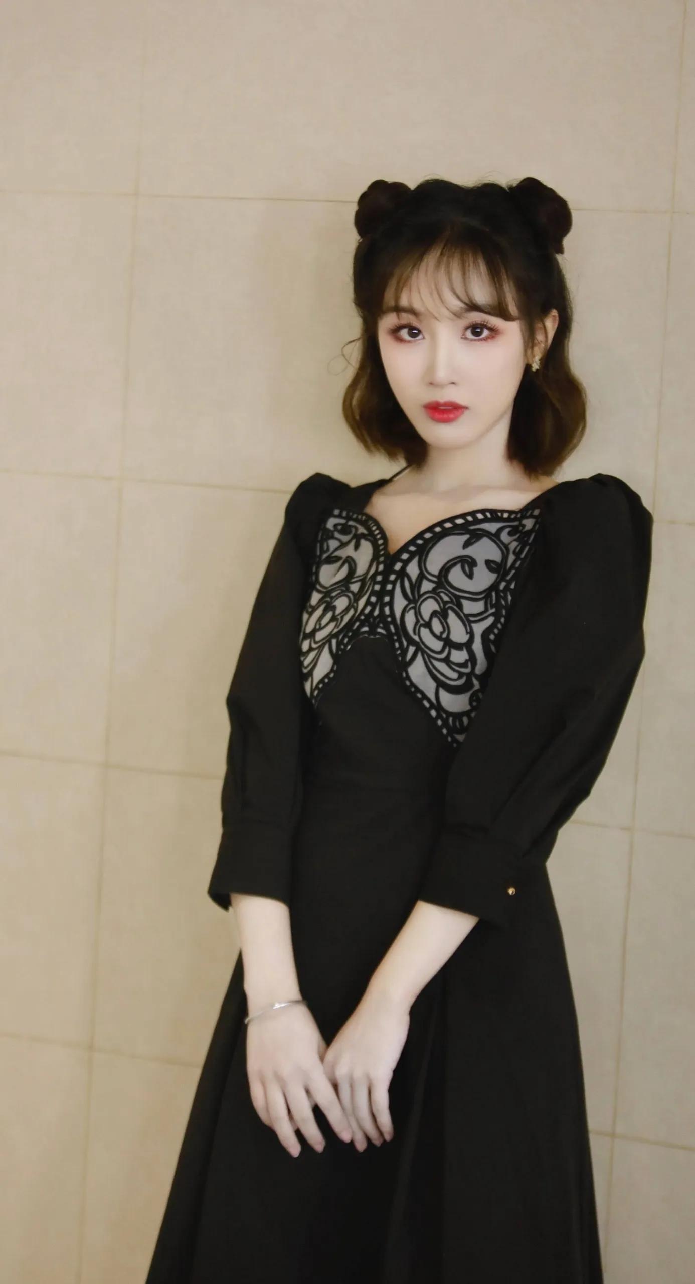 Temperament female singer Ye Jia - iNEWS