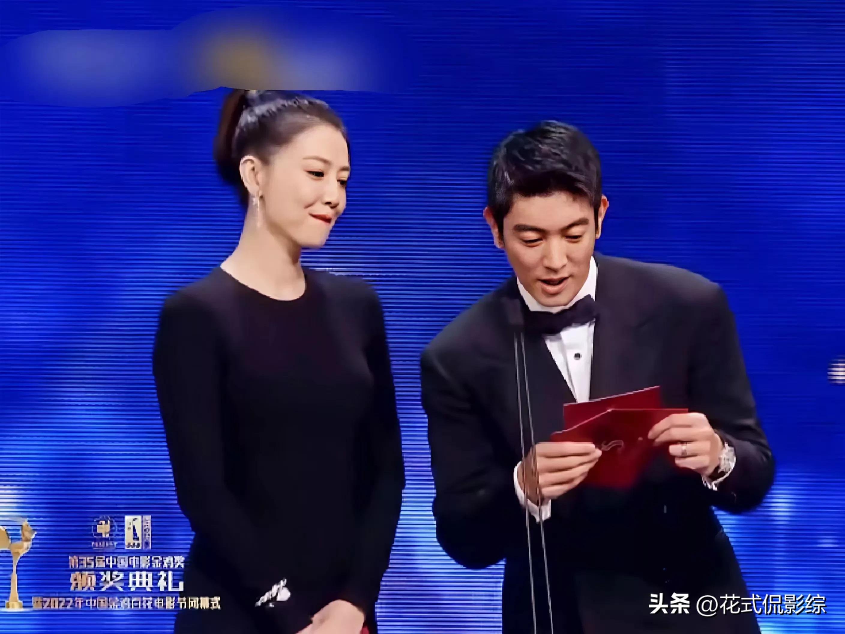 At the Golden Rooster Gala, Gao Yuanyuan deliberately kept a distance ...