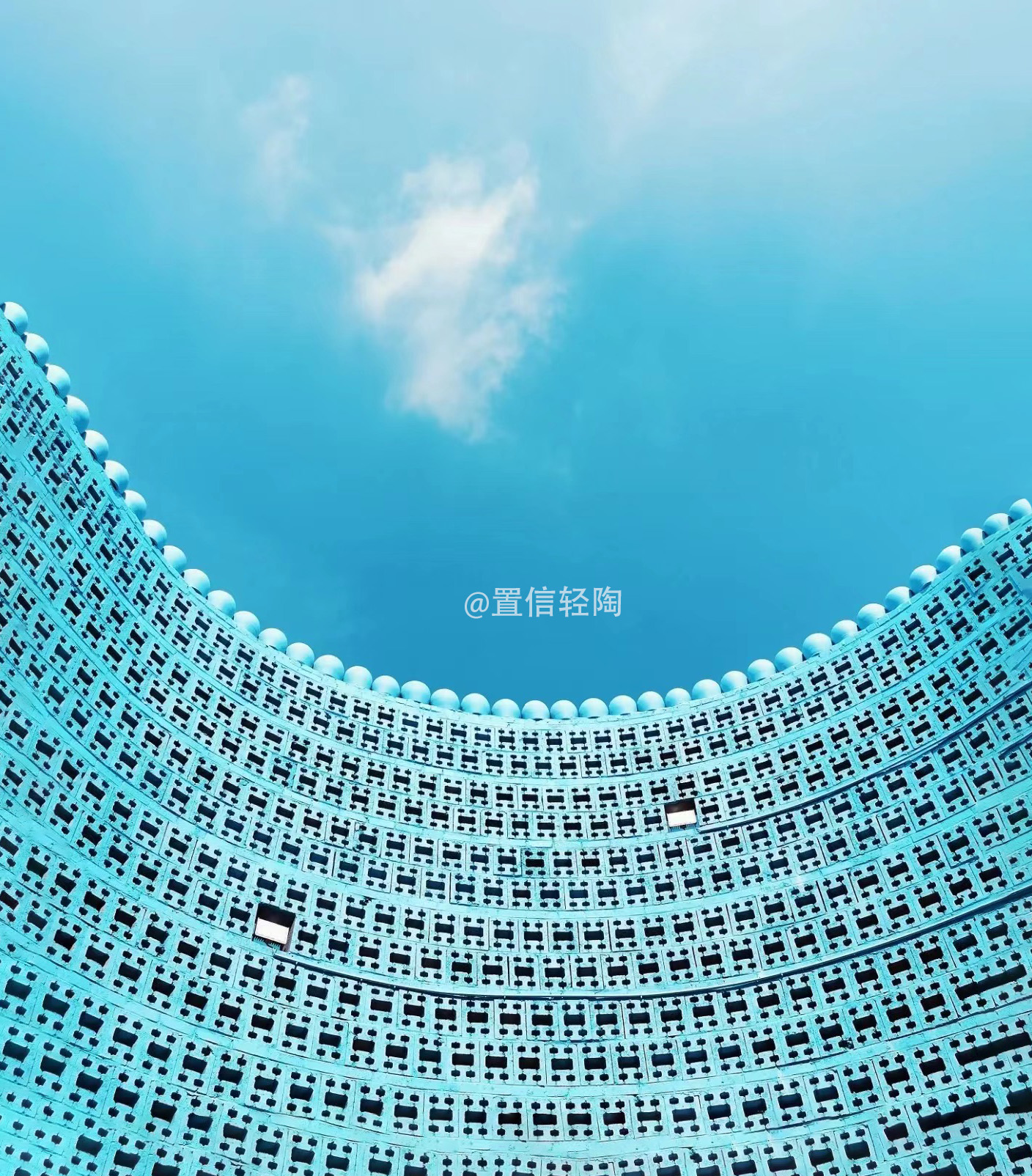 The beautiful and bubbling art buildings are made of hollow bricks ...
