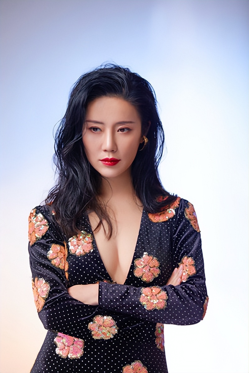 Sexy and charming - Zhang Tong - iMedia