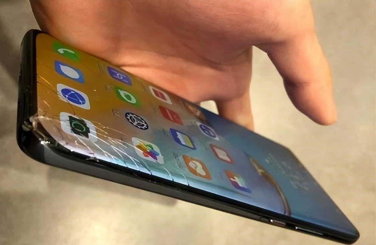 Curved screen vs straight screen? The past and present of curved ...