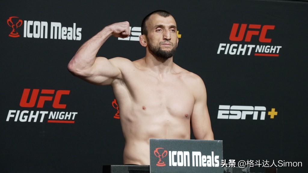 Sanda tsar Muslimu, who had just been KO'd by Li Jingliang, KO'd his ...