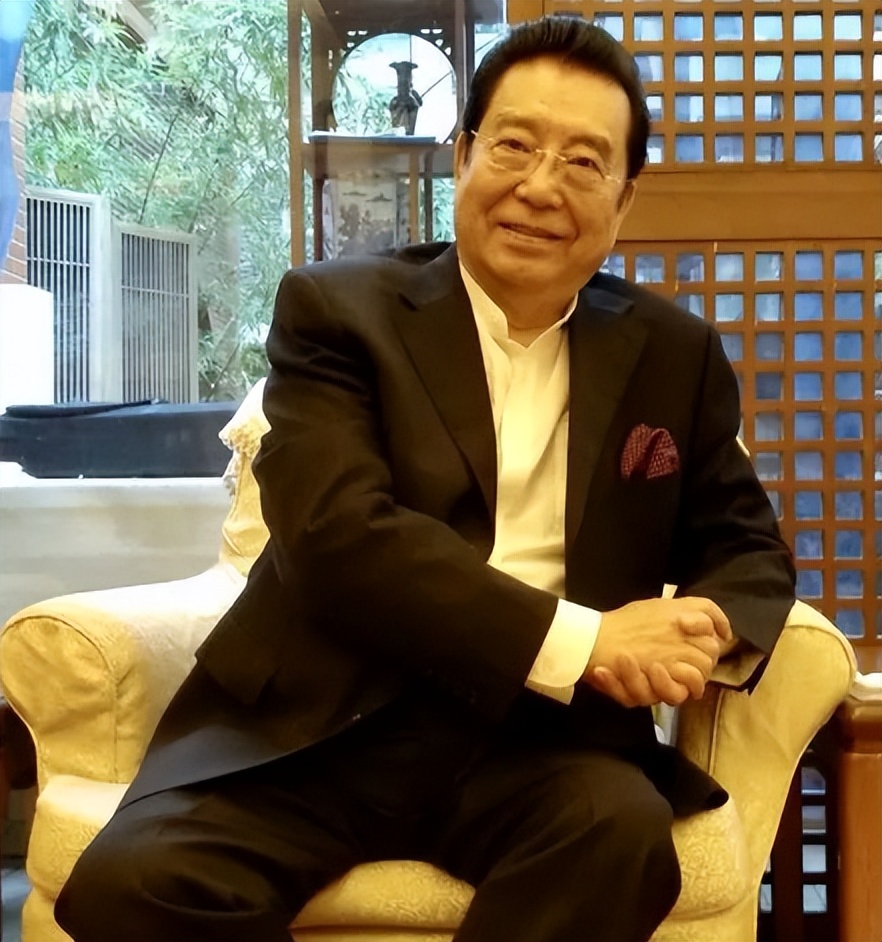 84-year-old Li Shuangjiang needs support to attend the event, and now ...