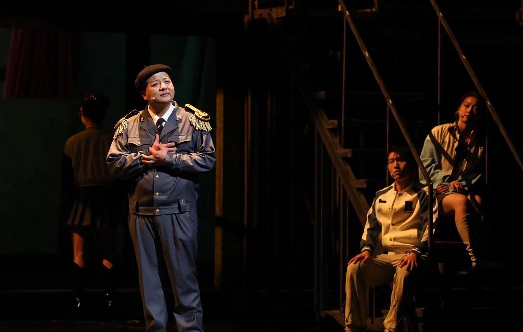 Lin Hai: Transformed into a musical, and my colleague Cao Kefan came to ...