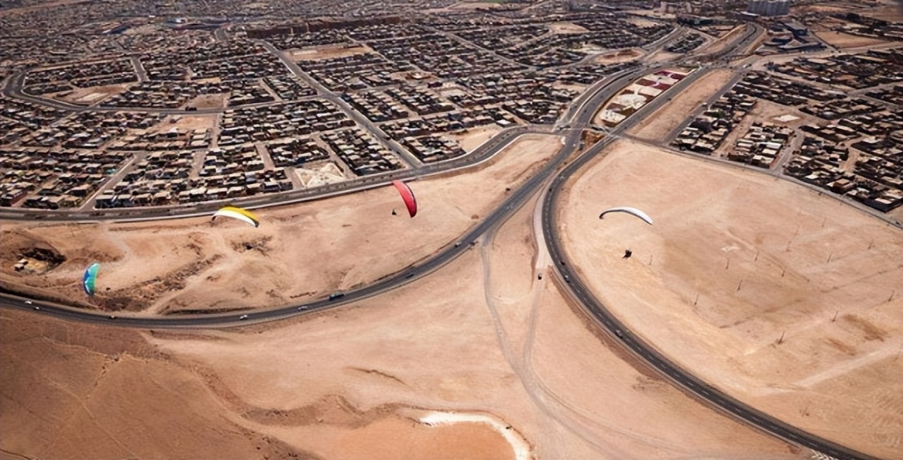 The strangest city in the world, near the ocean but it hasn't rained in ...