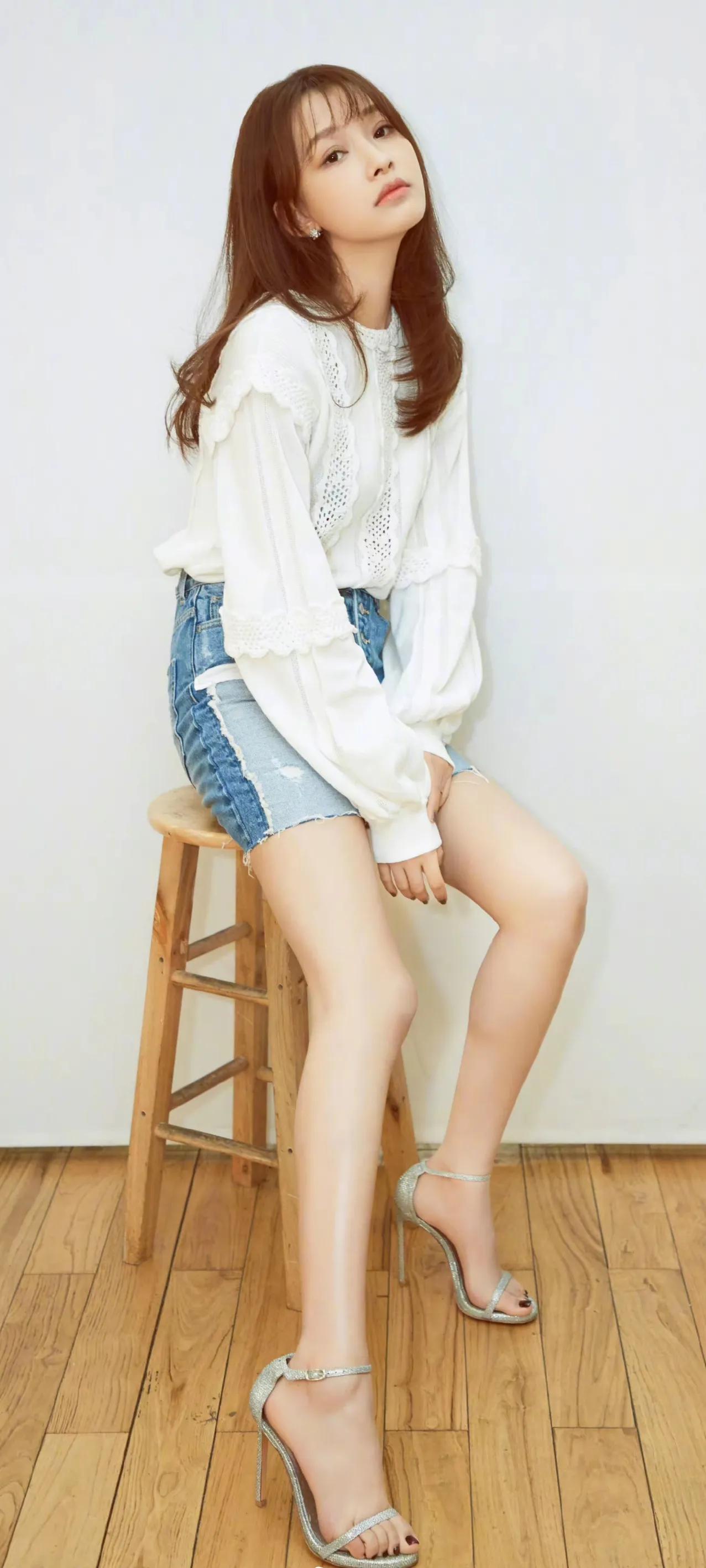 wallpaper!The goddess of fine legs, the skinny beauty Sun Yi - iNEWS