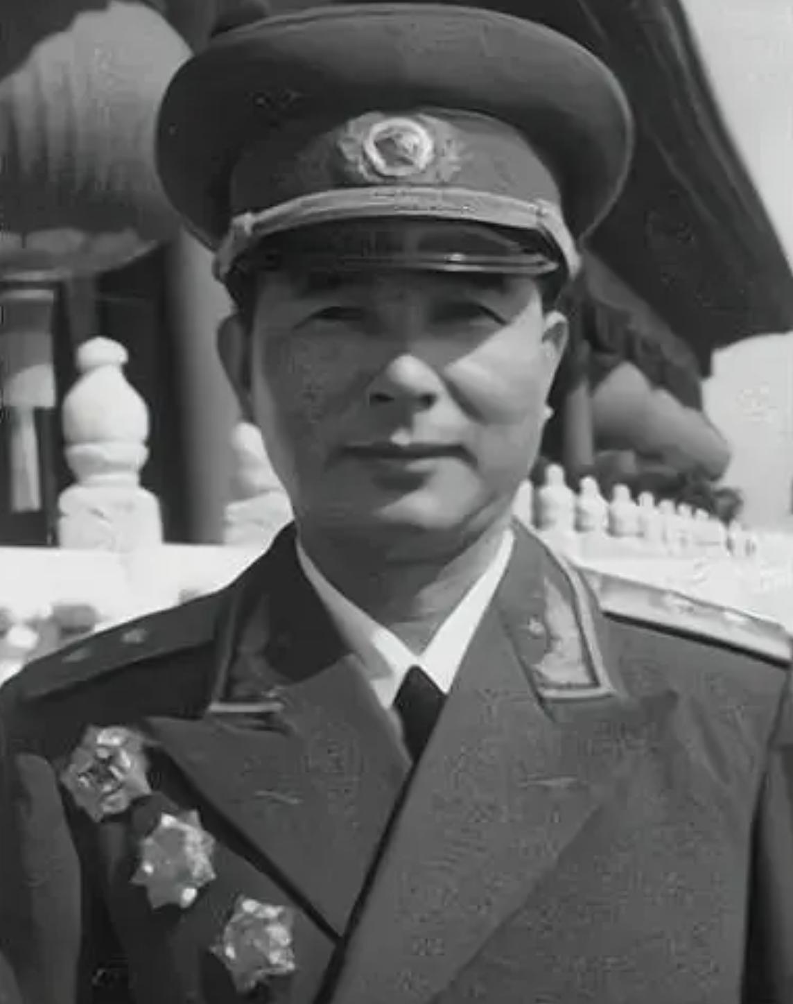 In 1957, there was a rare group photo of Lin Shuai and General Su Yu ...