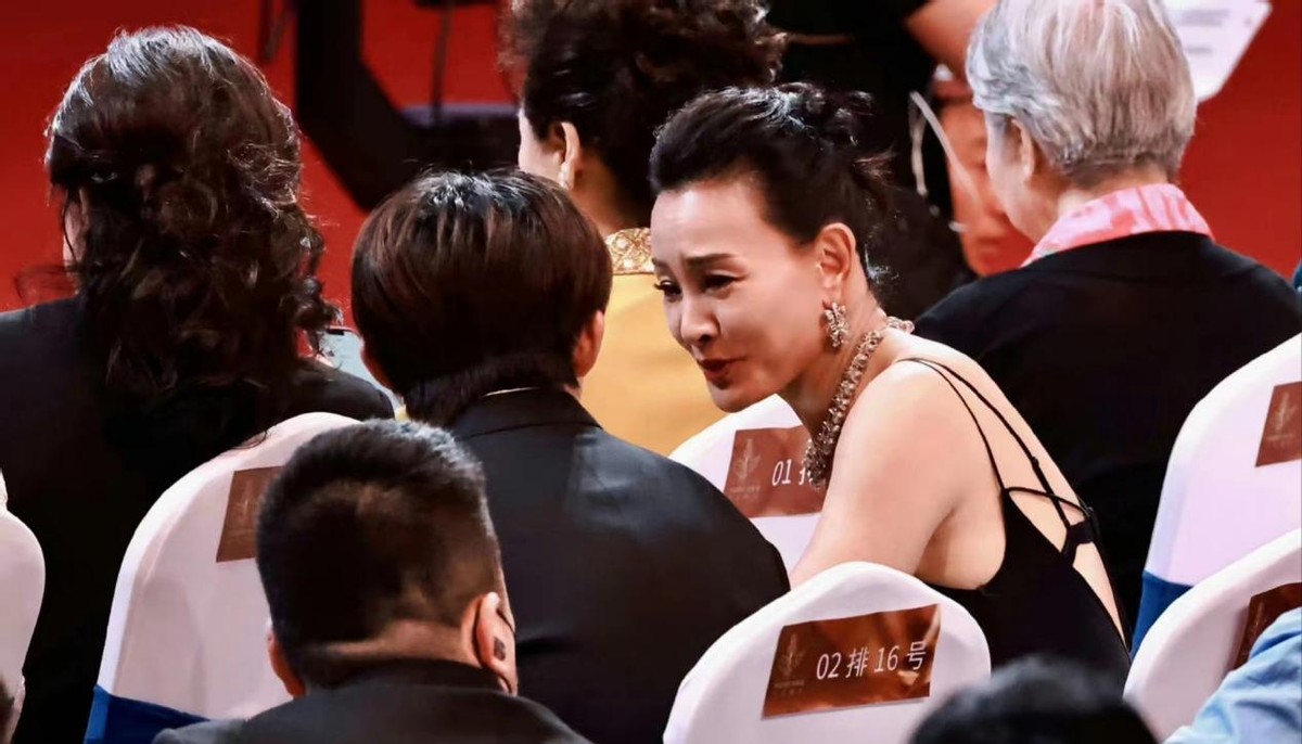 Liu Xiaoqing's face can't bear it anymore, the 62-year-old Chen Chong ...