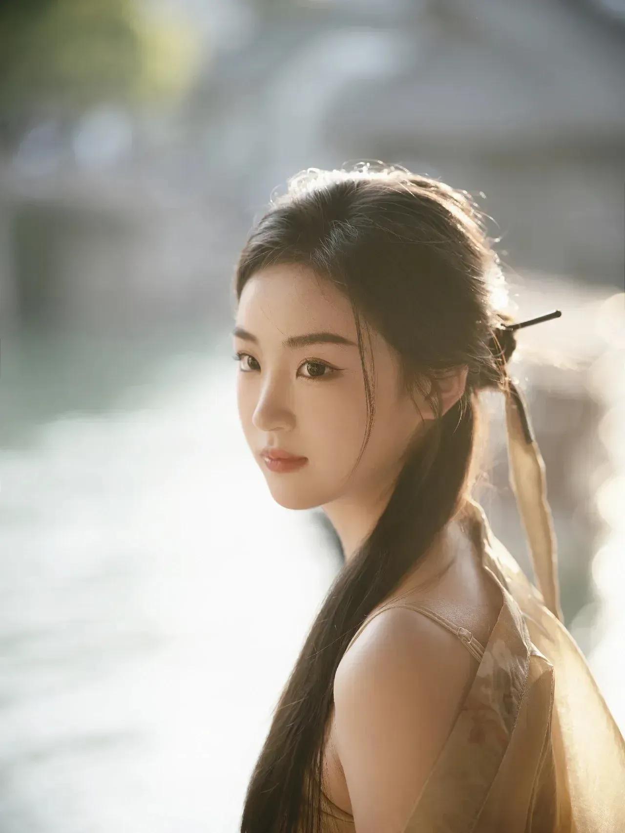 Cursive script: Cheng Gai's "Cool Lovesickness" - iNEWS