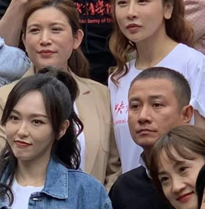 Tang Yan brought her assistant to the class reunion? The assistant's ...