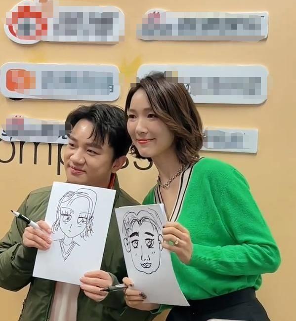 Wong Cho Lam and his wife made a romantic appearance, holding roses in ...