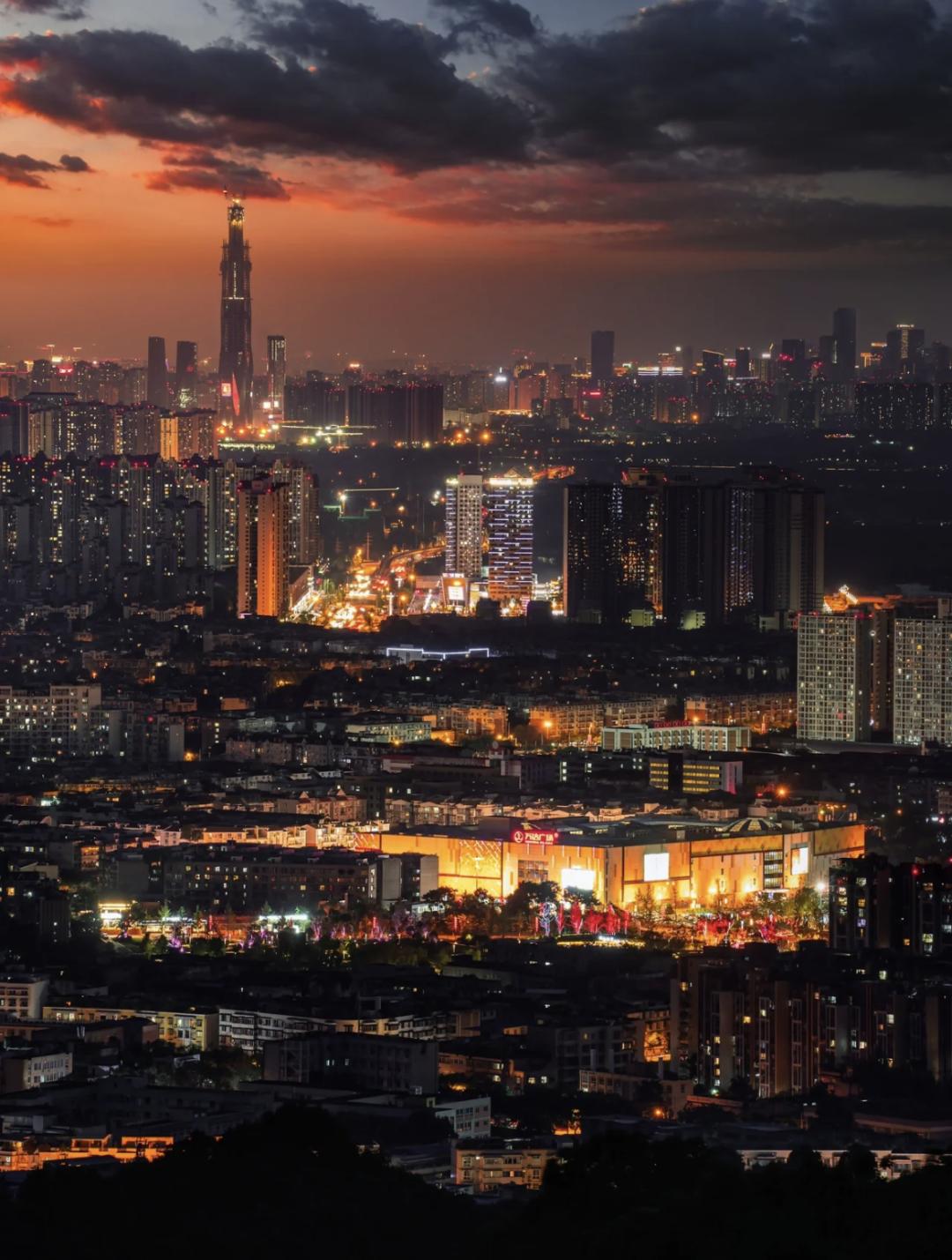 When the sun comes out in Chengdu, go catch a sunset - iNEWS