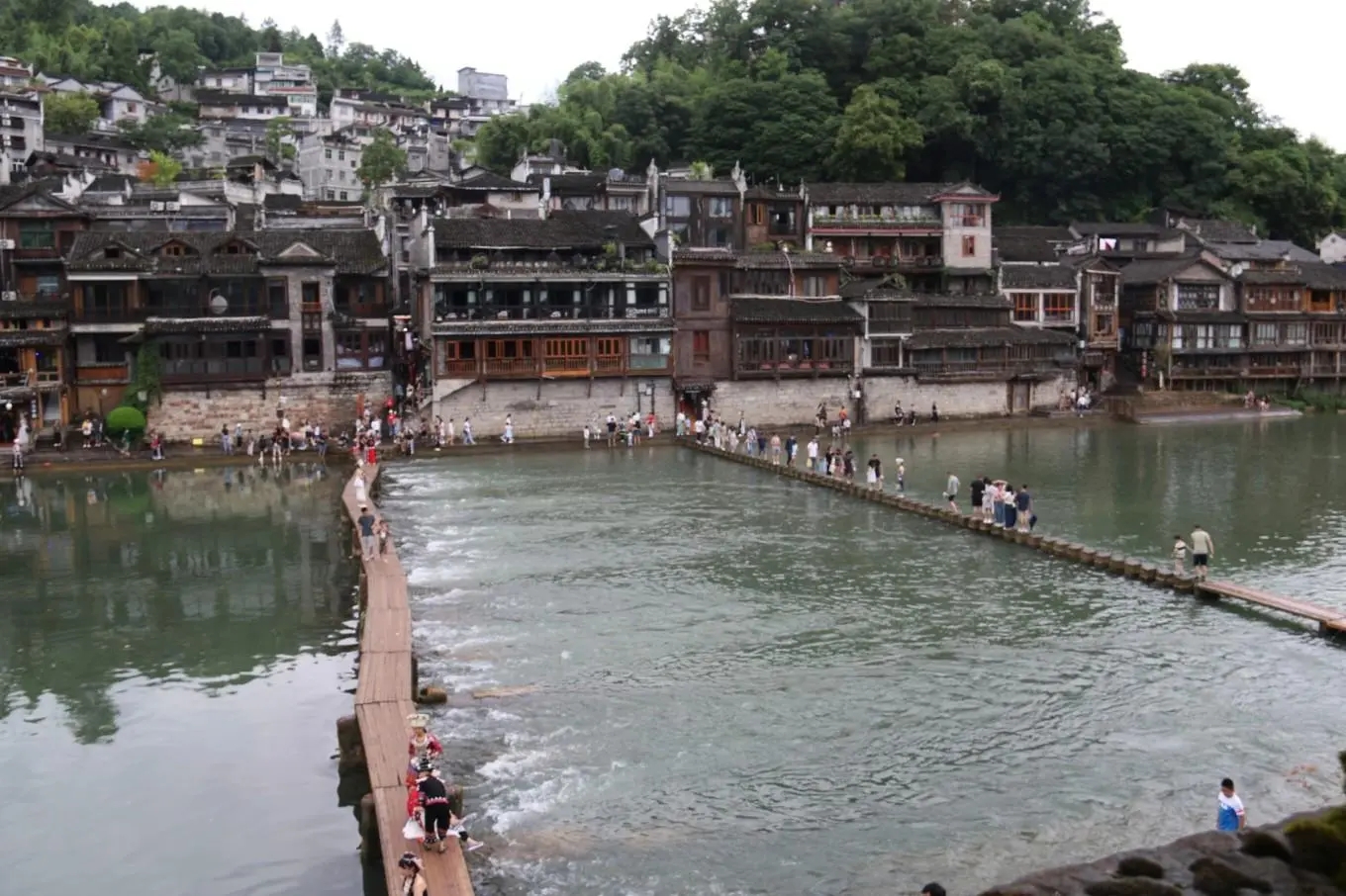The Tuojiang River, the ancient city of Fenghuang in the great beauty ...