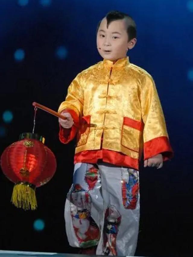 "New Year's picture doll" Deng Minghe, who attended the Spring Festival ...