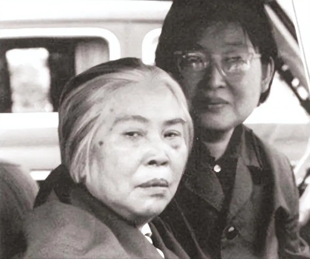When He Zizhen returned to China in 1947, Li Fuchun asked her what ...