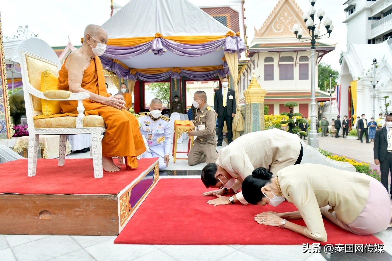 On the 96th birthday of the Thai monk king, Prime Minister Prayuth ...