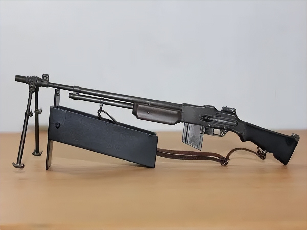 Browning BAR and FG42, just one step away from the assault rifle?They ...