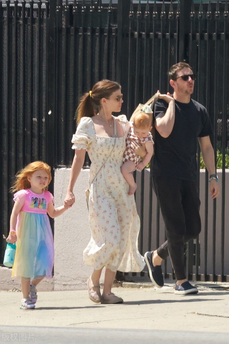 Jamie Bell and Kate Mara take their daughter out for shopping as a ...