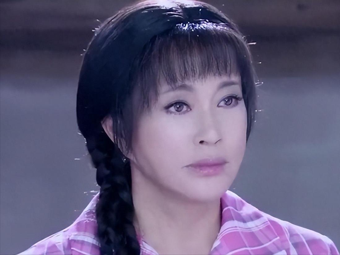 here we go again! 40-year-old Ge Shanshan played the role of mother to 34-year-old Zhou, which ...