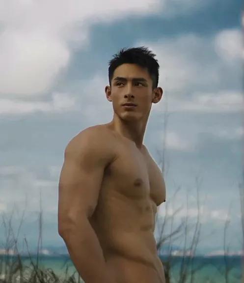 A male model who likes to take pictures - Guo Qiubo - iNEWS