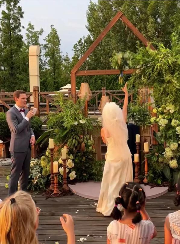 The mysterious bride becomes the focus! The short video of internet ...