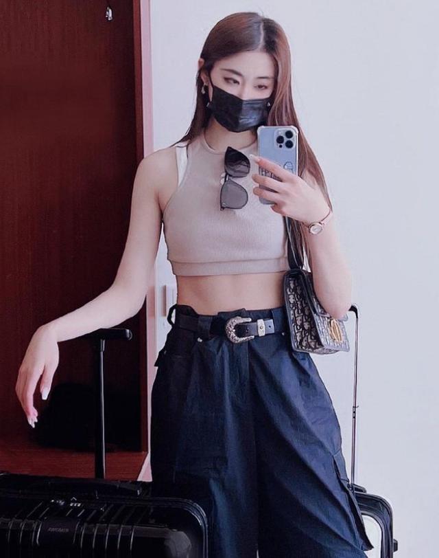 Chen Hongyi, the goddess of figure skating, took a recent photo!Wearing ...