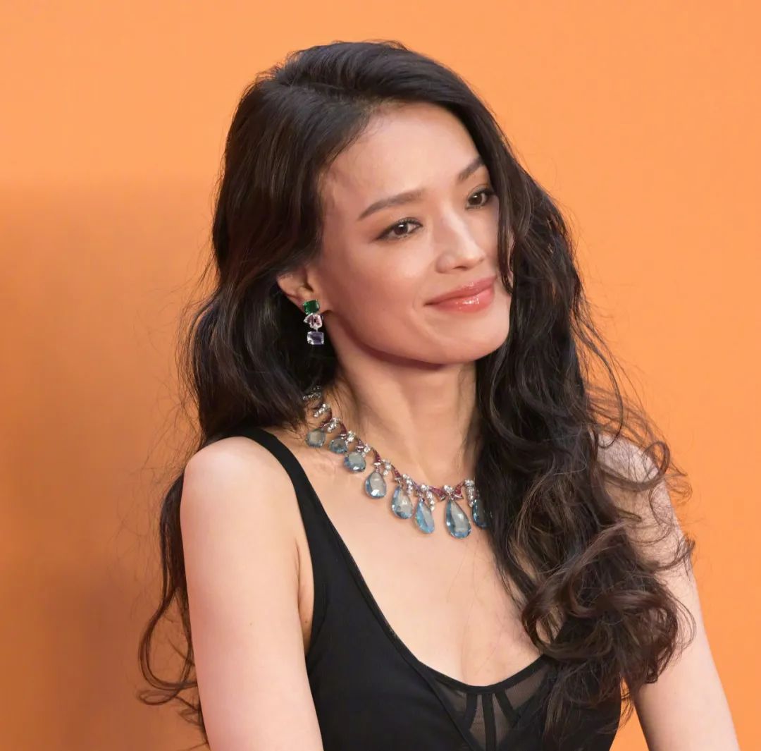 This night in Beijing, 14 female stars competed for beauty, Tong Liya ...