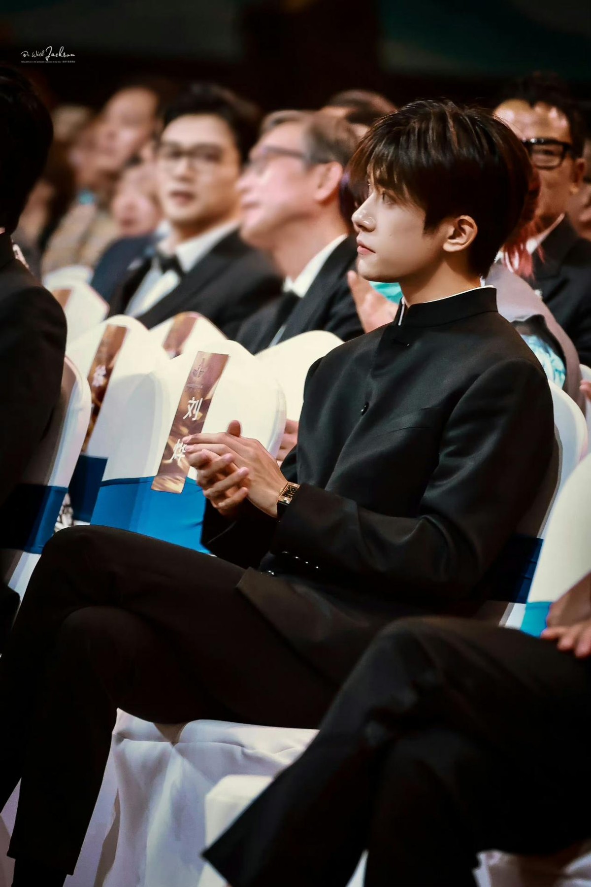 About the same age as Zhang Zifeng, why does Yi Yang Qianxi always ...