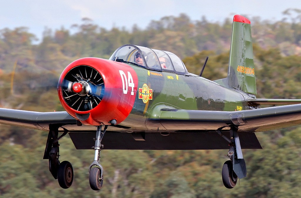 Have Chinese pilots ever flown propeller planes?Why not replace the old ...