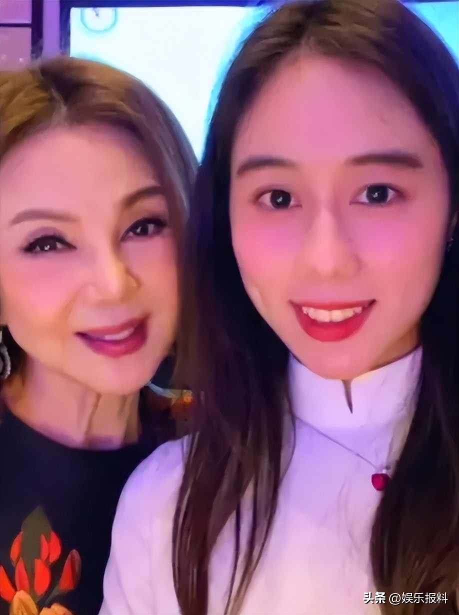 Is it difficult for the daughter of the gambling king's fourth wife to become a celebrity? He ...