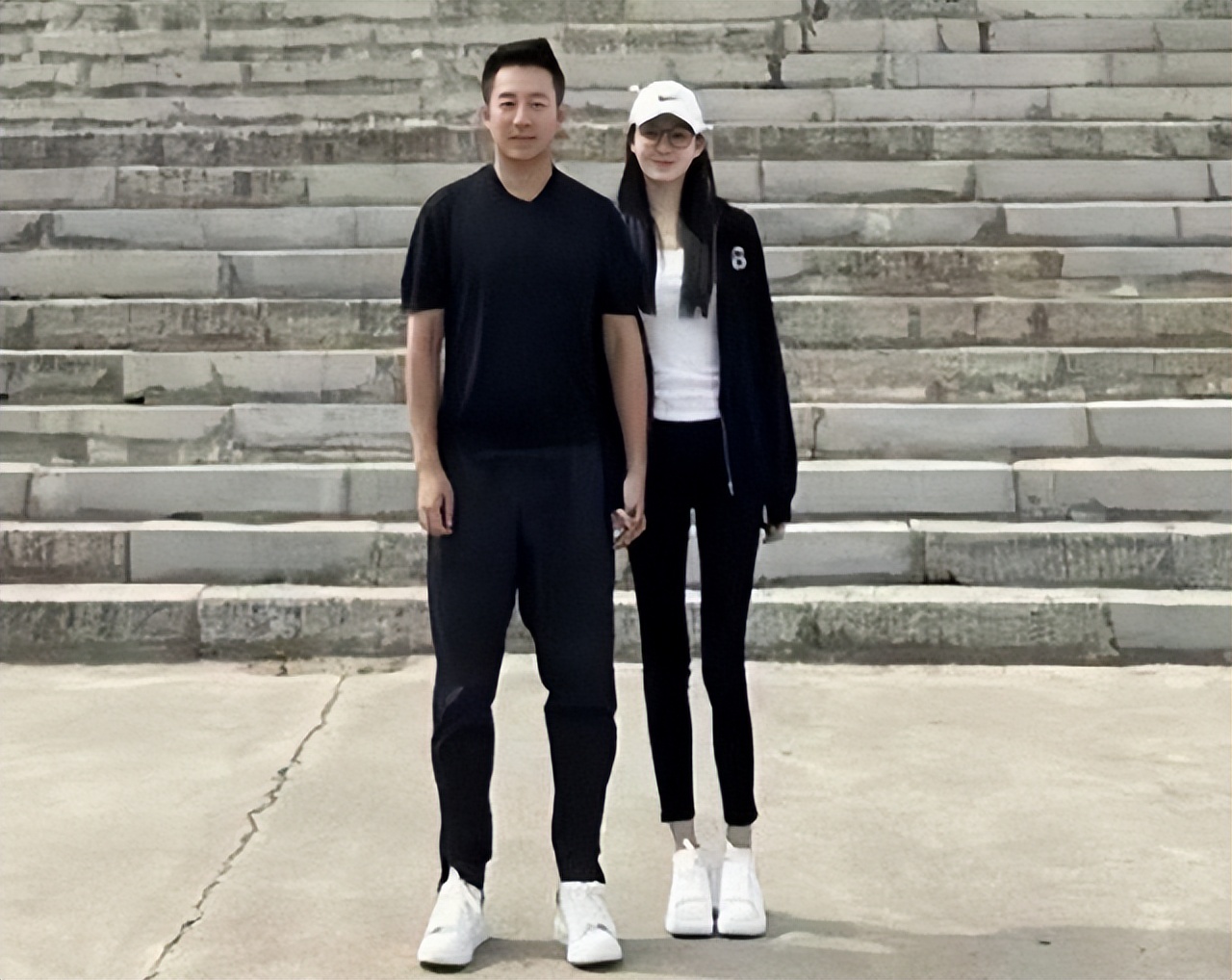 After Zhang Yingying cried on the live broadcast late at night, she ...