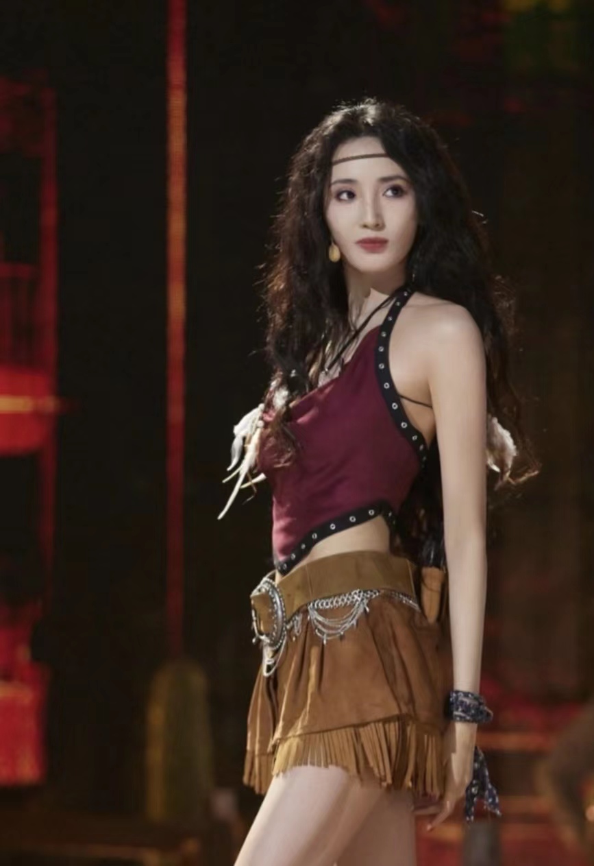 Li Hongqi won the Venice Future Lion Award and officially announced his ...