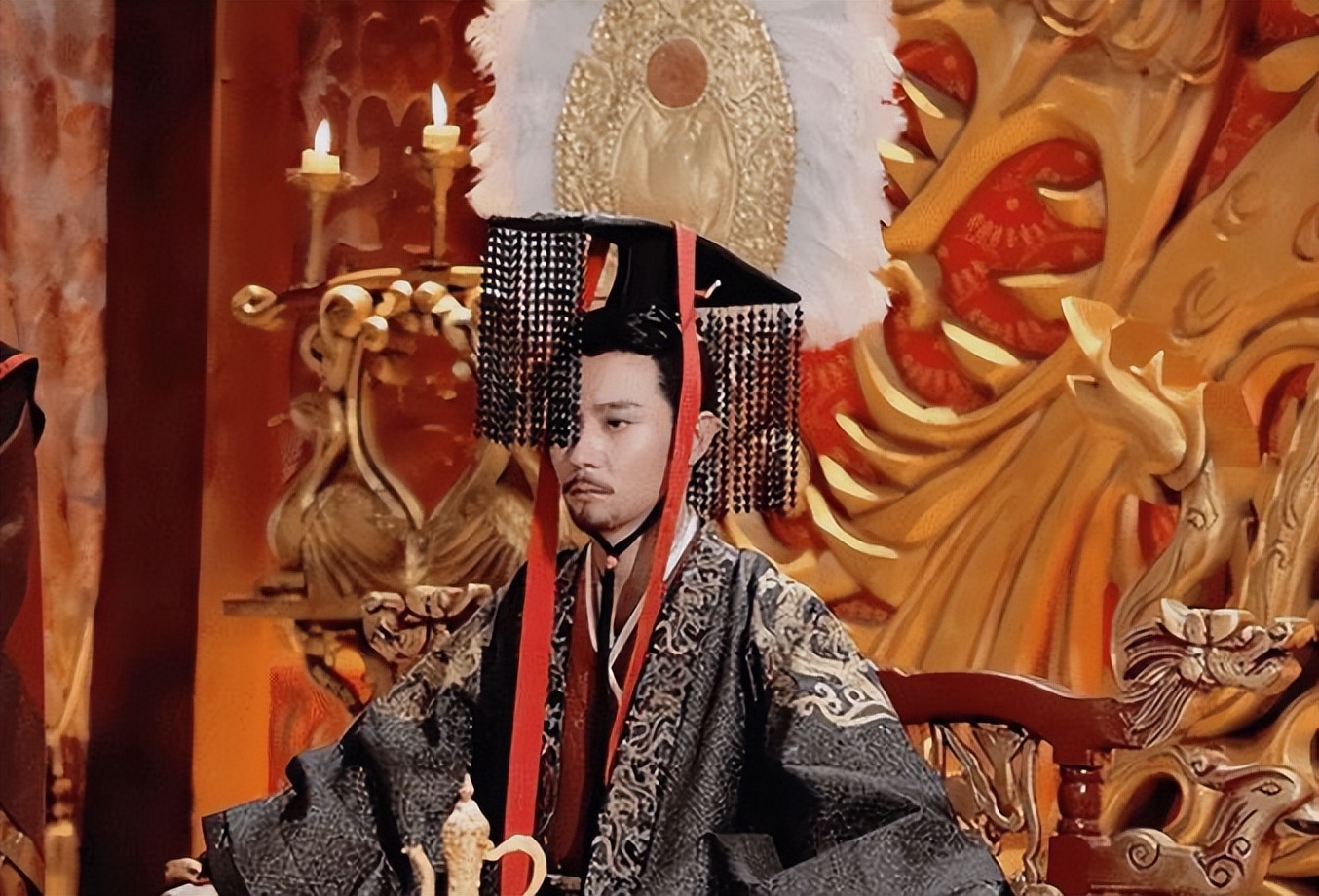 Emperor Wen of the Sui Dynasty went to the early court, but saw that ...