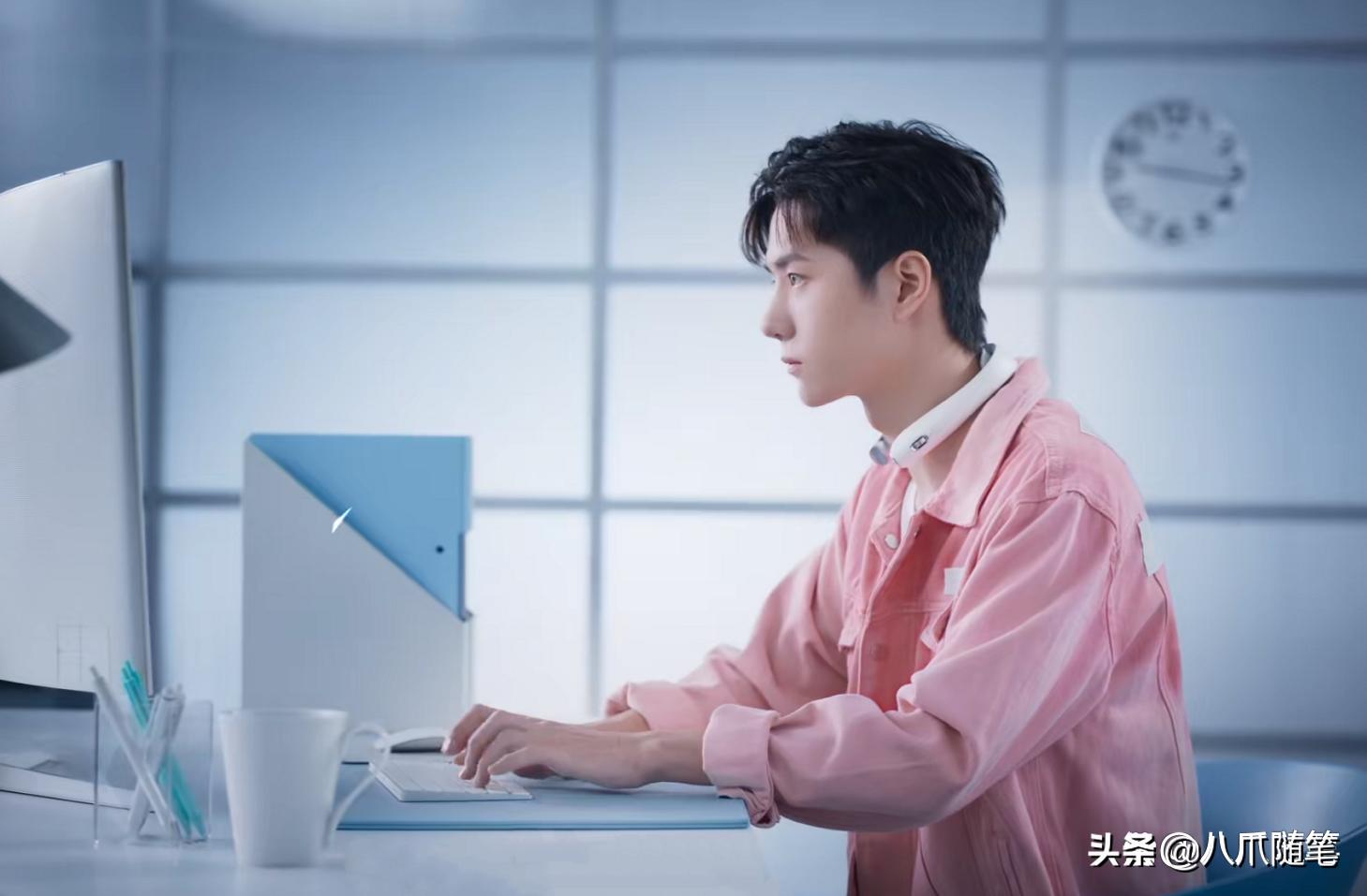 Pink Wang Yibo appeared again, and netizens shouted: It's trendy and ...