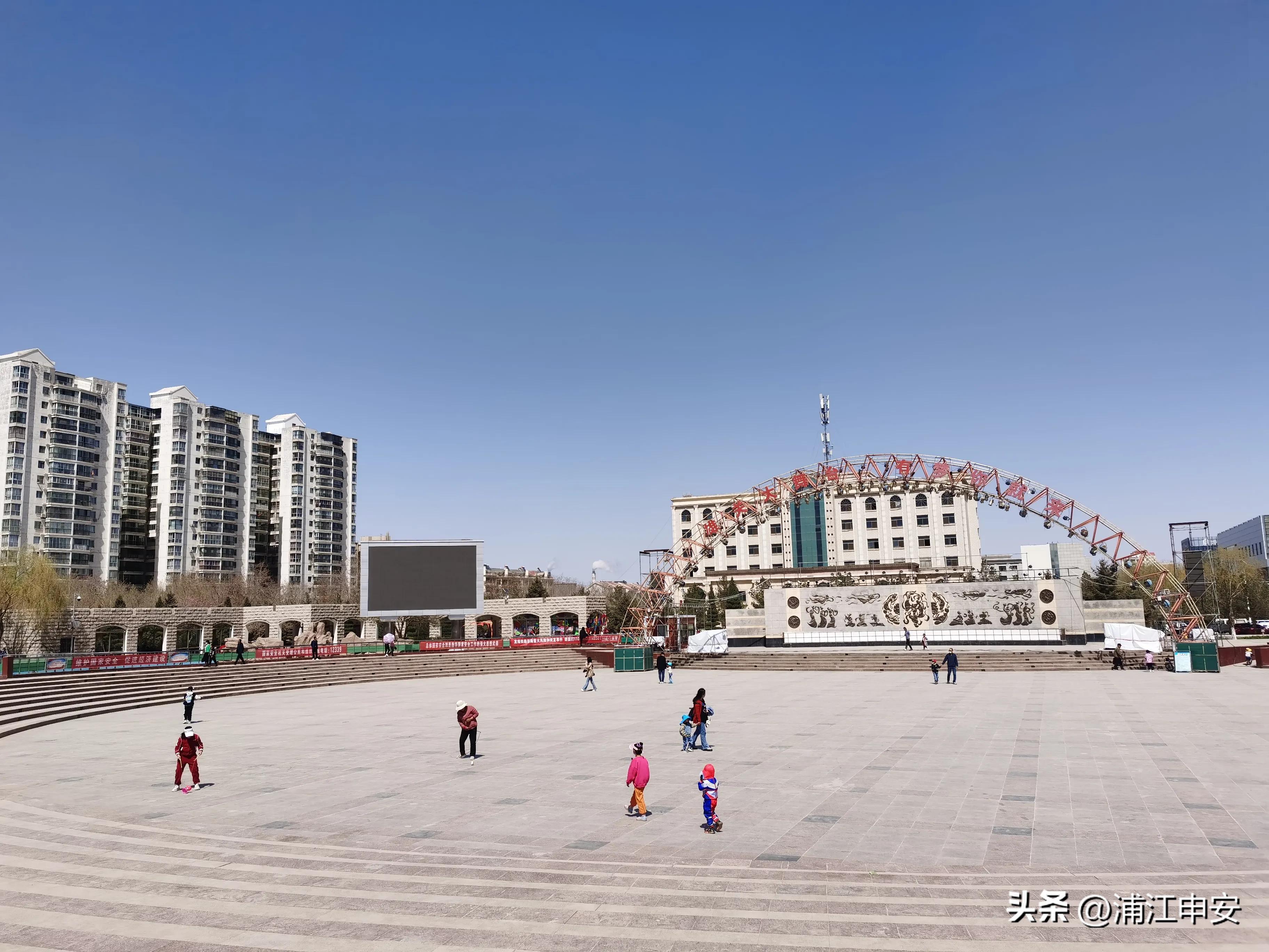 Xiongguan Square in Jiayuguan City not to be missed - iMedia