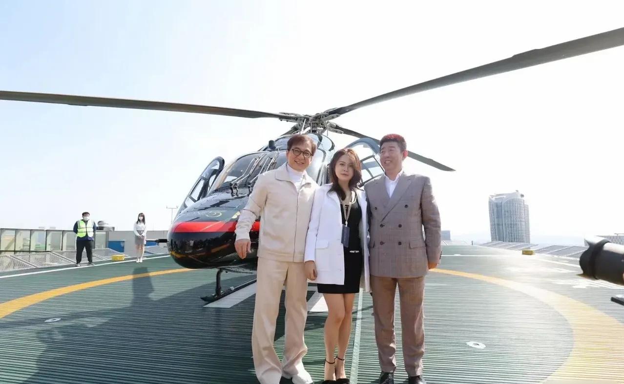 Jackie Chan landed in Hangzhou on a private plane and bought tens of ...