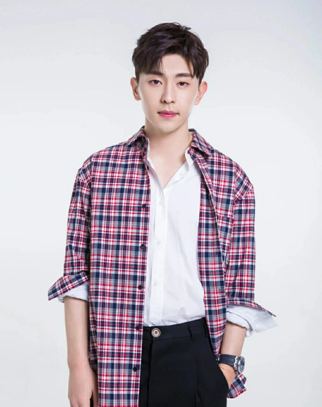 One year after Deng Lun was "forced to quit the Internet", his current "dilemma" is hateful and ...