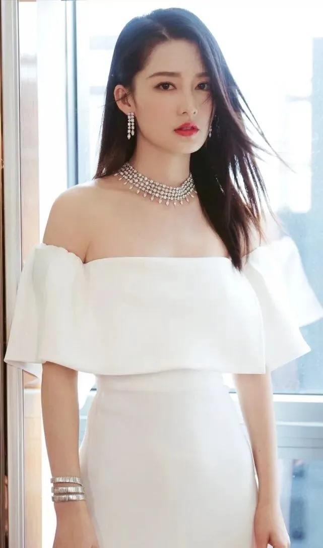 The glamorous Lu Xueqi, Li Qin - iNEWS